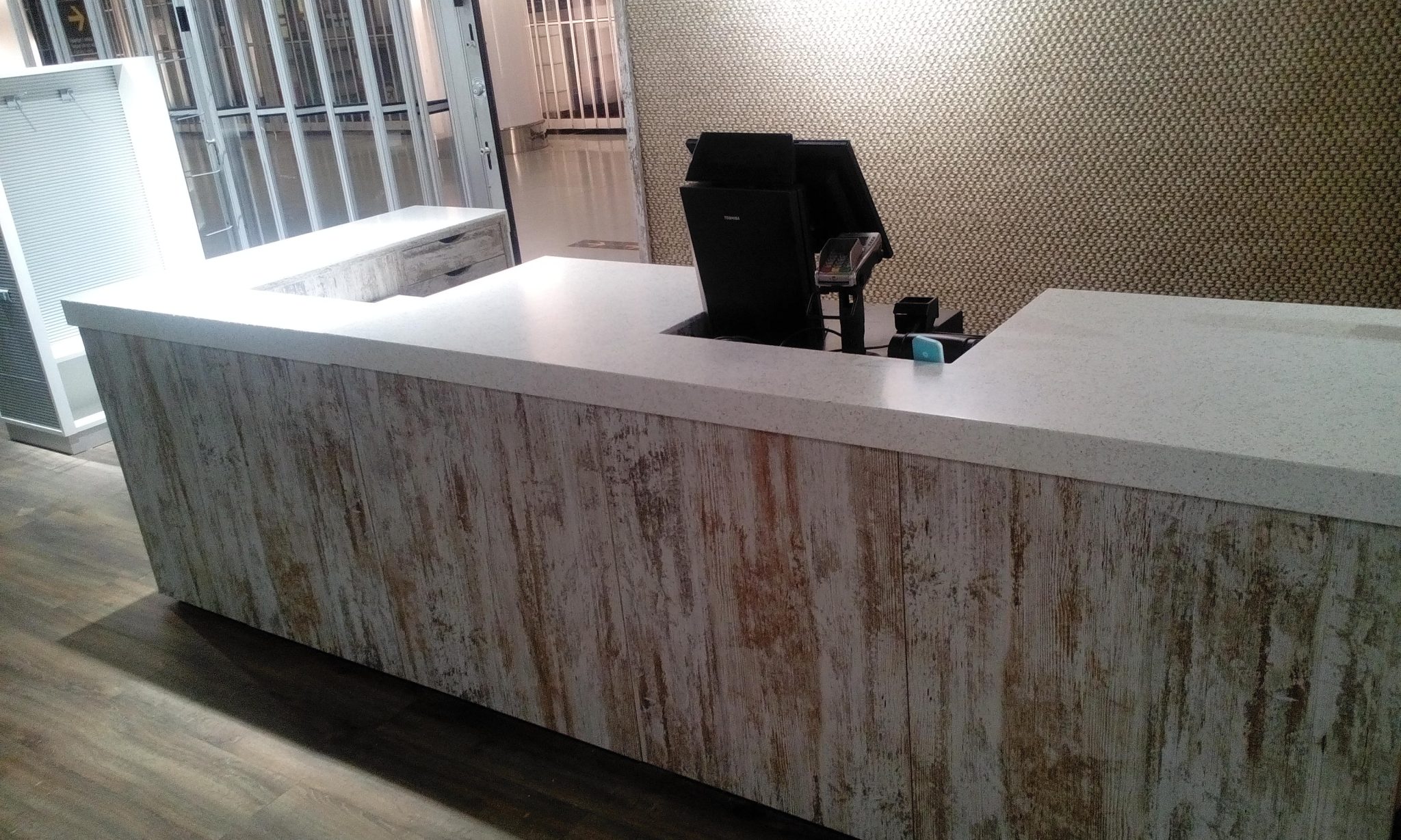 Los mejores tipos de mostradores para tiendas según el tipo de producto ...